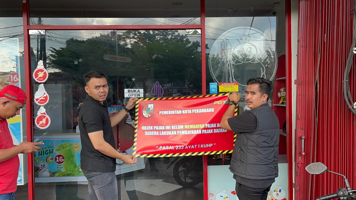 Restoran di Pekanbaru Dipasangi Stiker Penunggak Pajak oleh Bapenda ...