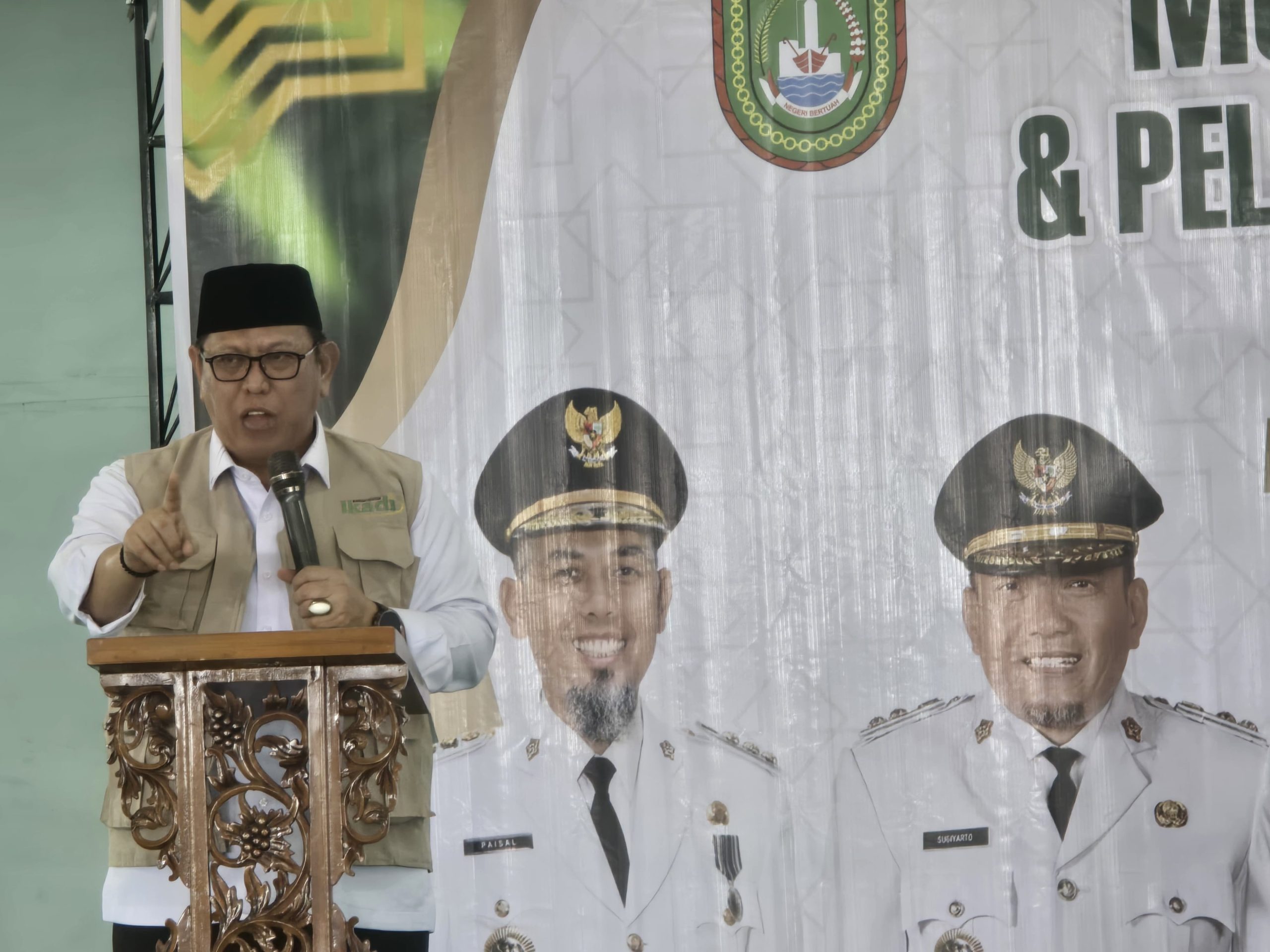 KH Muhammad Mursyid Lantik Febri Cairul Anwar sebagai Ketua IKADI Dumai ...